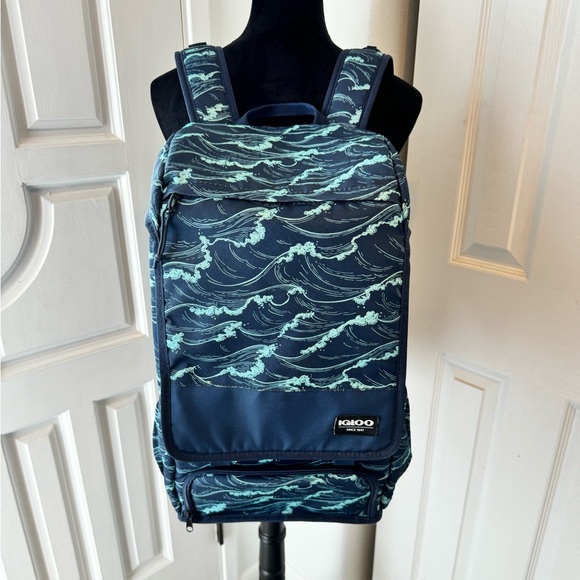 Igloo | Bags | Igloo Daytripper Fully Insulated Soft 8 Can Cooler ...